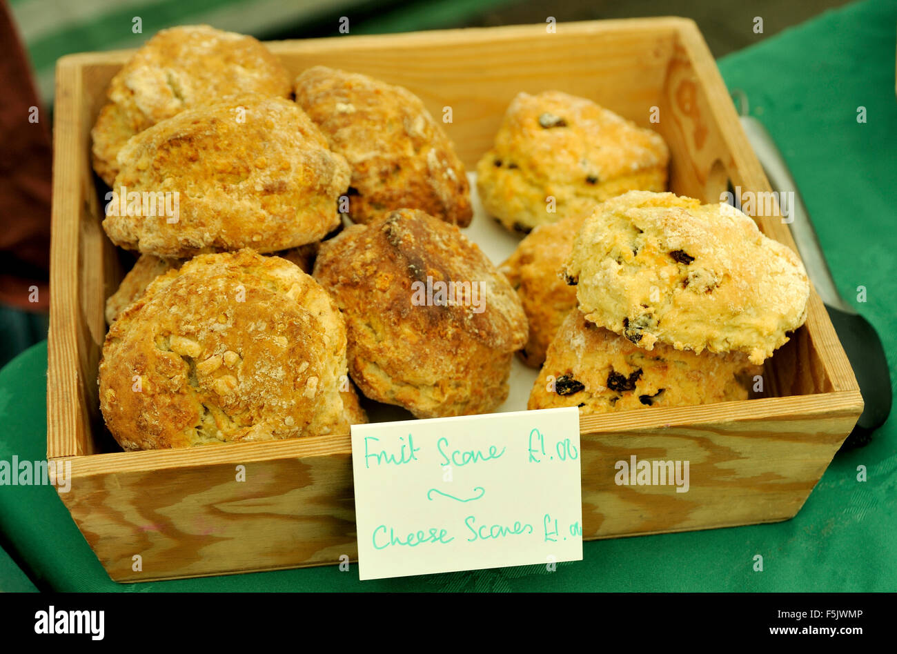 FRUIT SCONES CHEESE SCONES DEVON FARMERS MARKET Stock Photo - Alamy