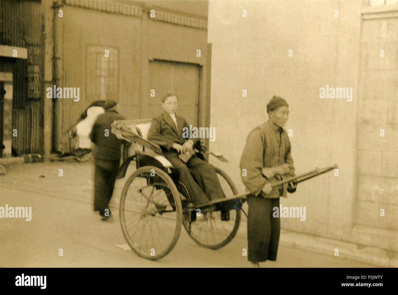 Rickshaw china 1930s hi-res stock photography and images - Alamy
