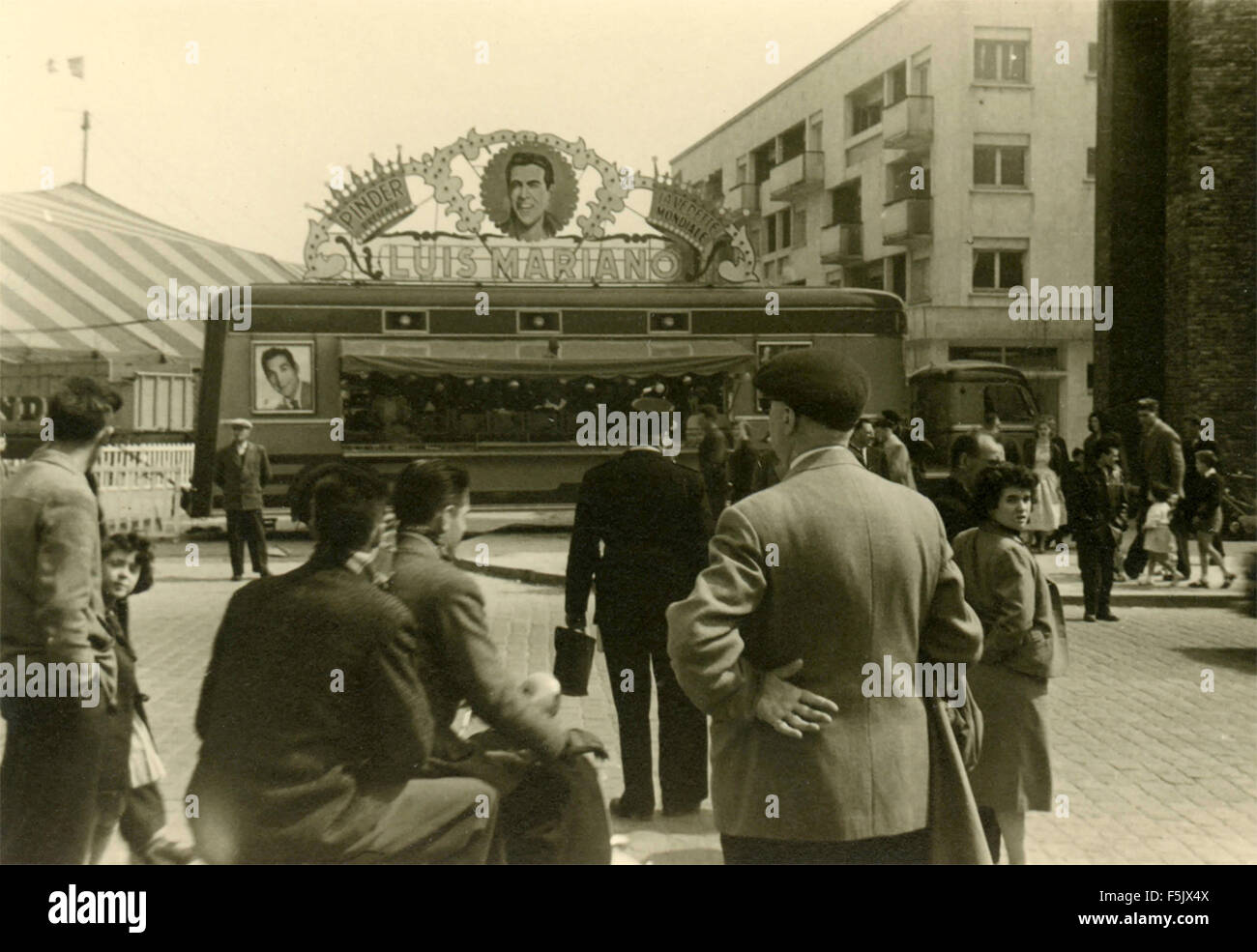 1950s circus hi-res stock photography and images - Alamy