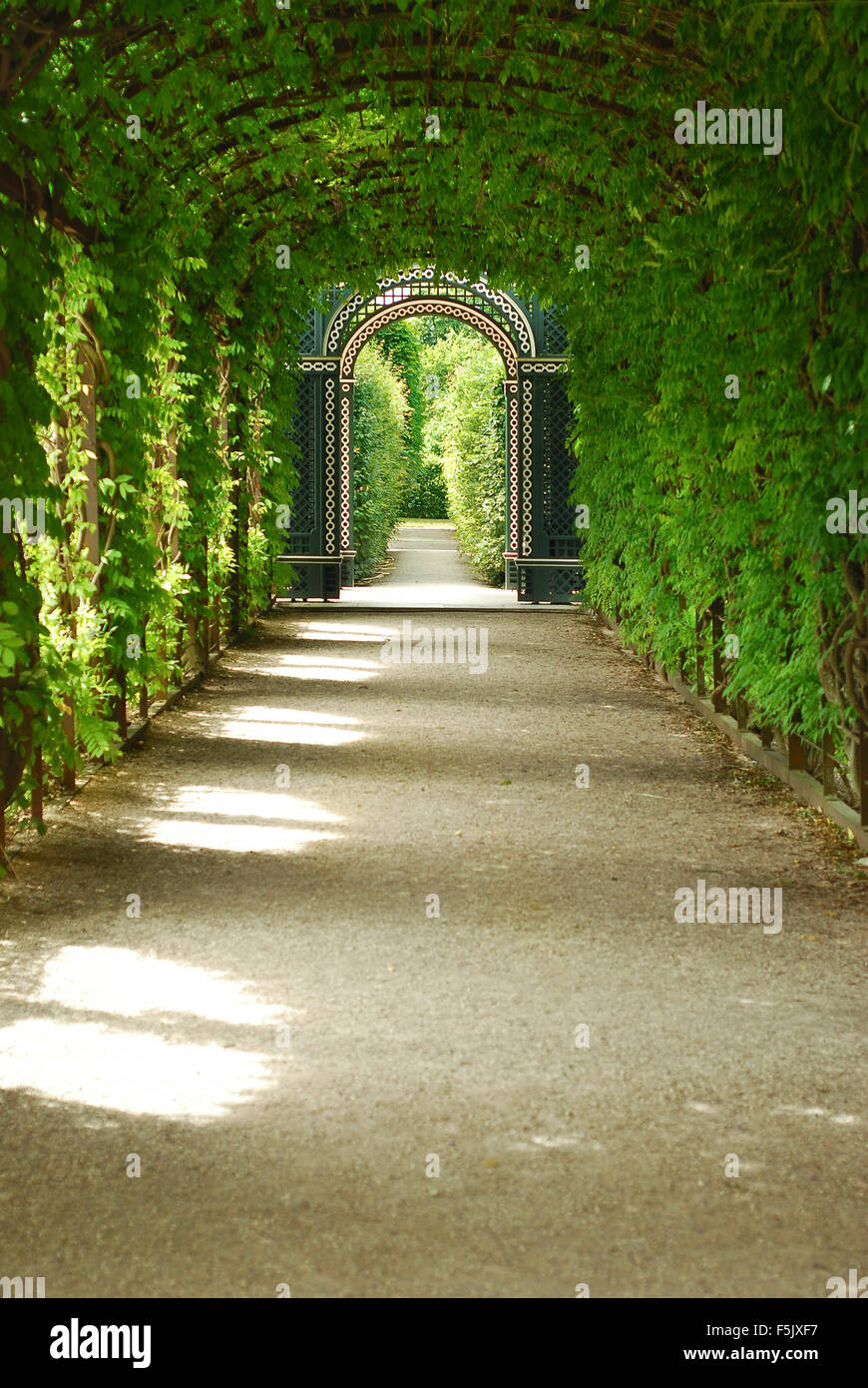 Garden tunnel hi-res stock photography and images - Alamy