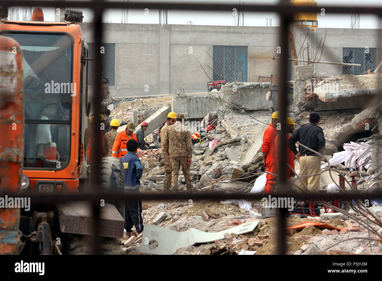 Collapsed factory building hi-res stock photography and images - Alamy