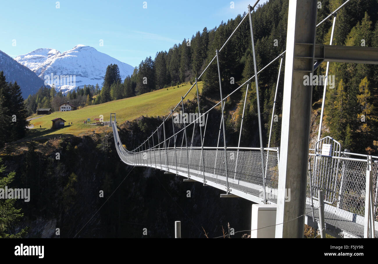 Rope suspension bridge hi-res stock photography and images - Alamy