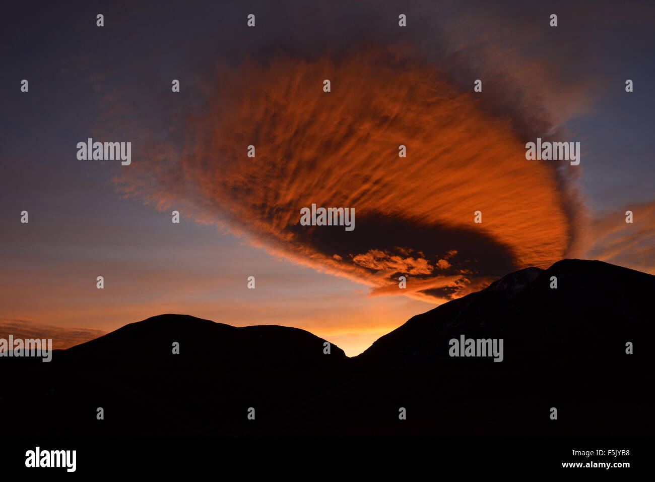 Sky sunset clouds fiery hi-res stock photography and images - Alamy