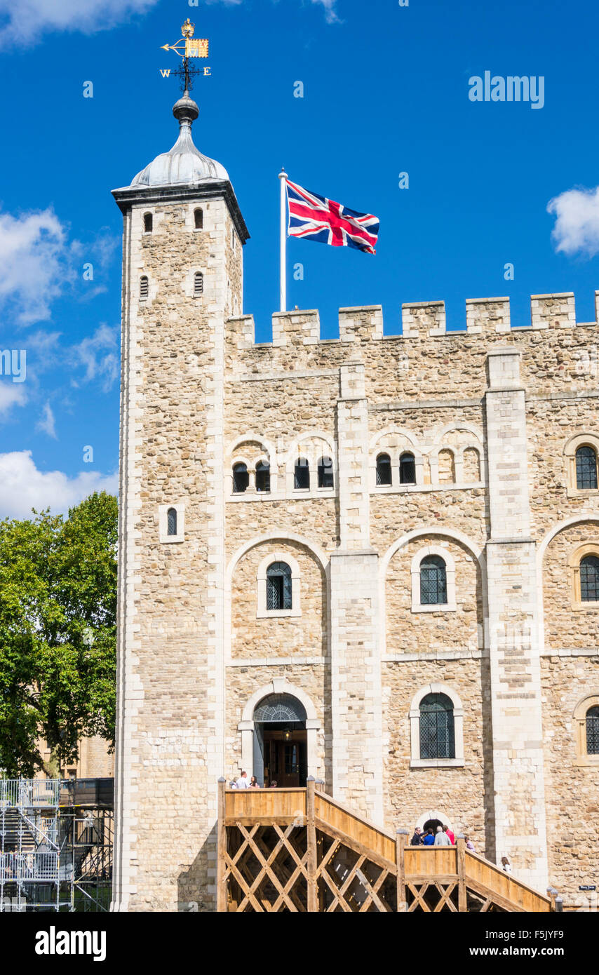 Flying british flag above hi-res stock photography and images - Alamy