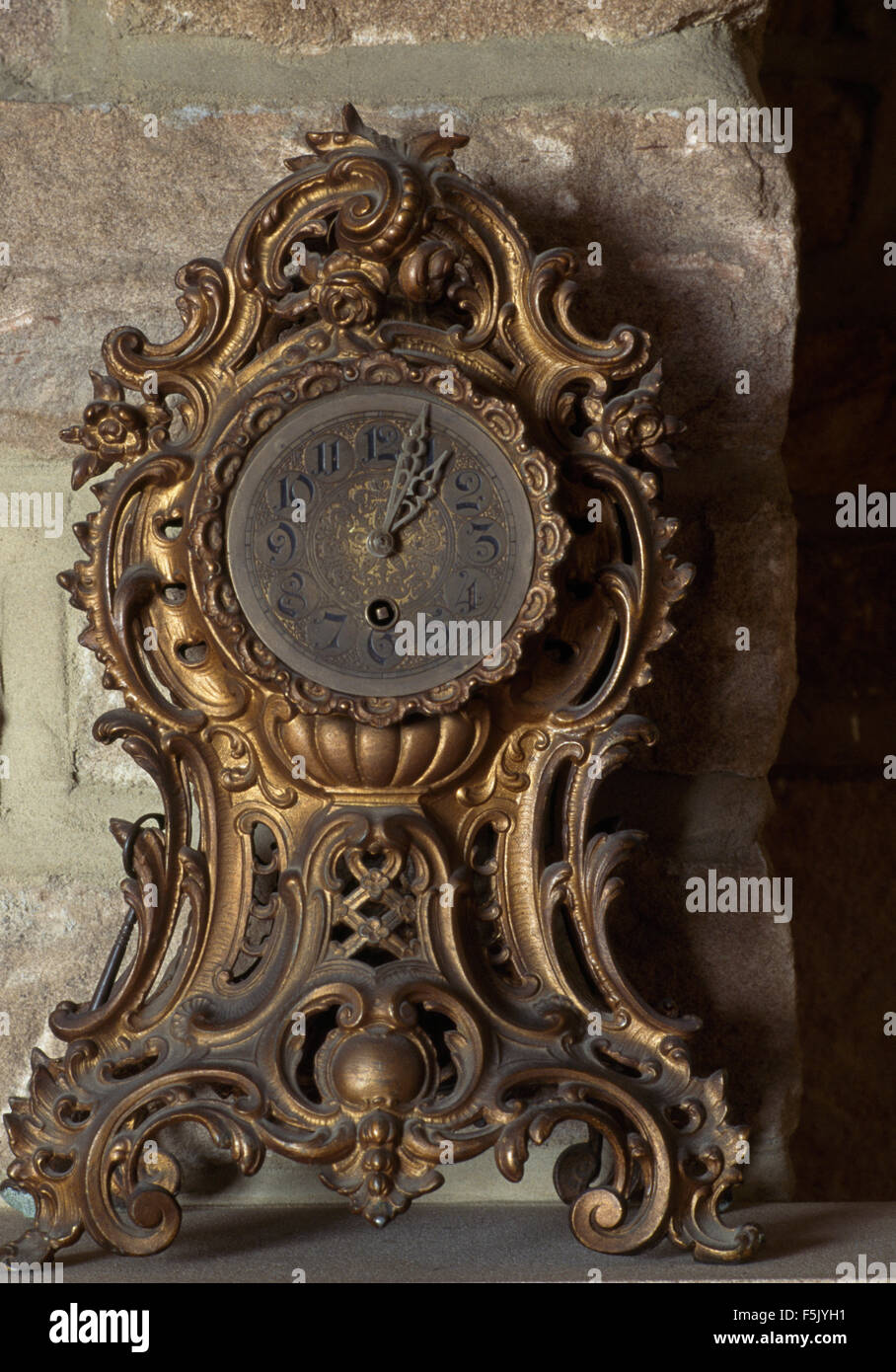 French clock hi-res stock photography and images - Alamy