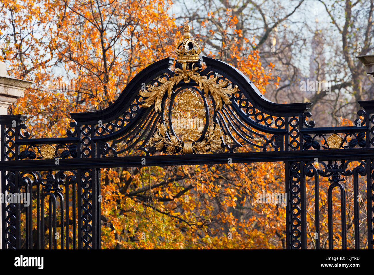 Wrought iron gate, Green Park, London Stock Photo - Alamy