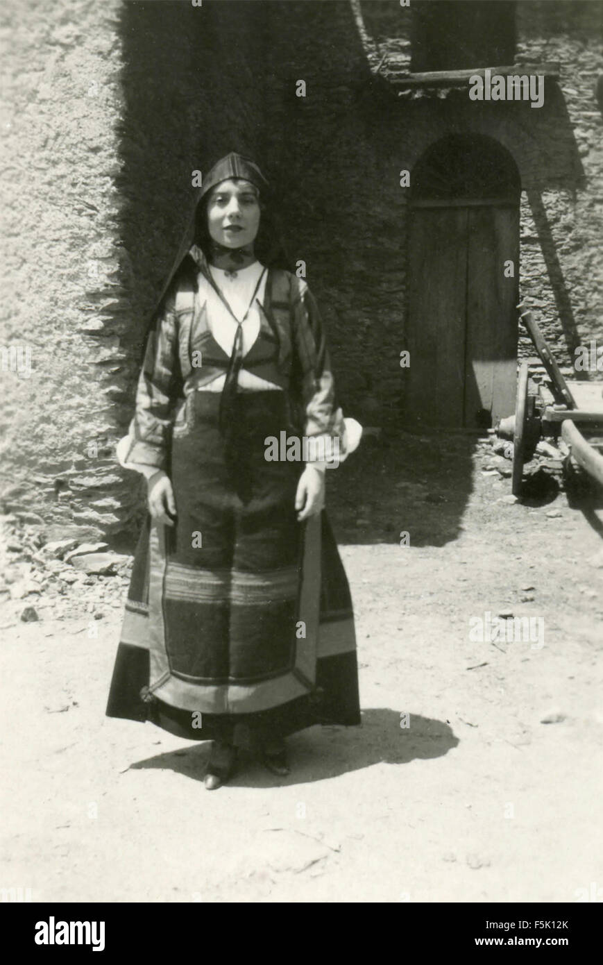 Italian Women Traditional Clothing