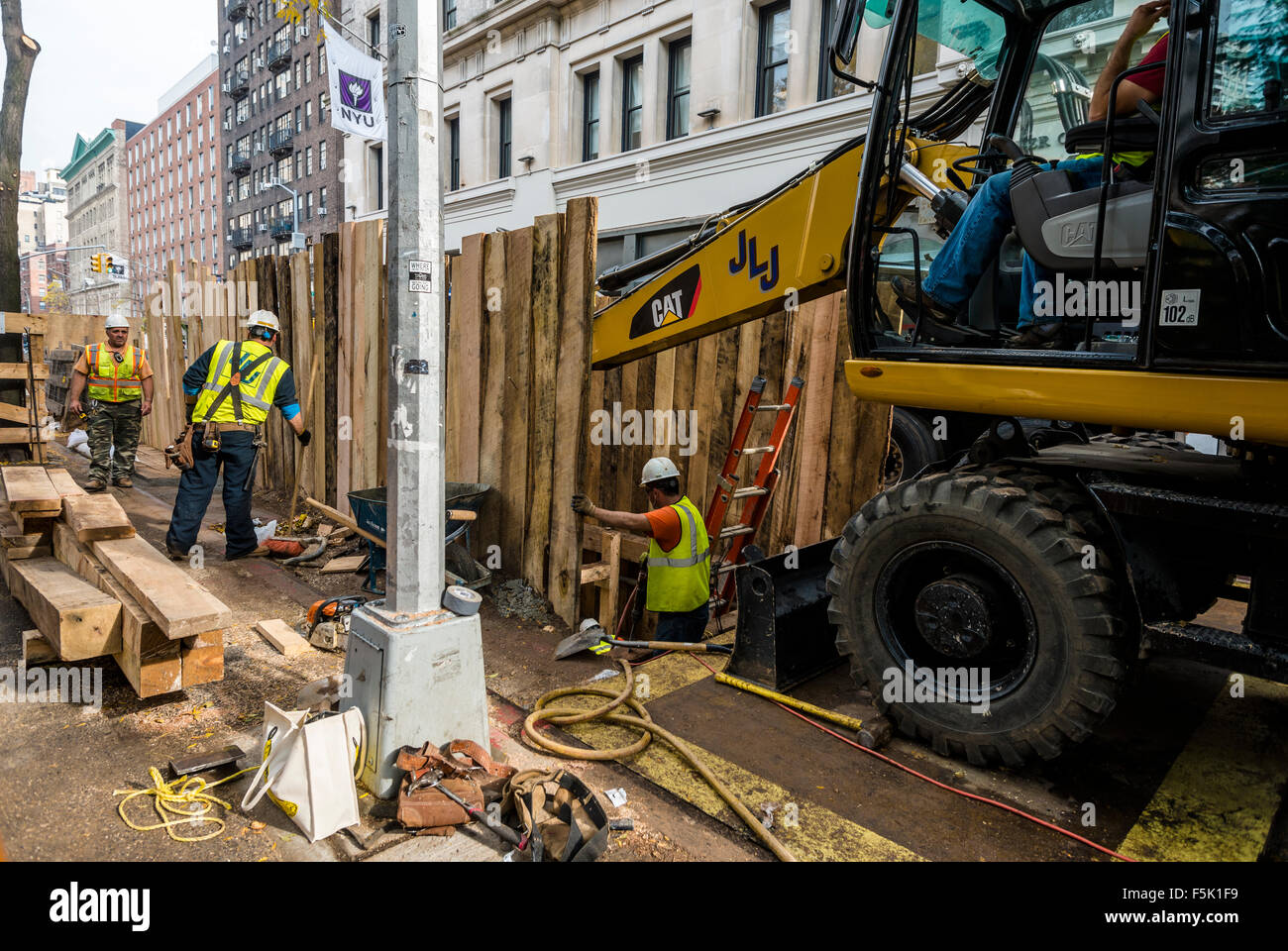 Nyc burial vaults crypt tomb hi-res stock photography and images - Alamy
