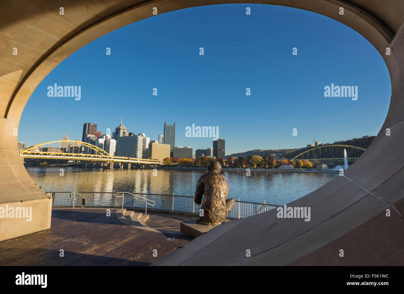 Mister rogers statue hi-res stock photography and images - Alamy