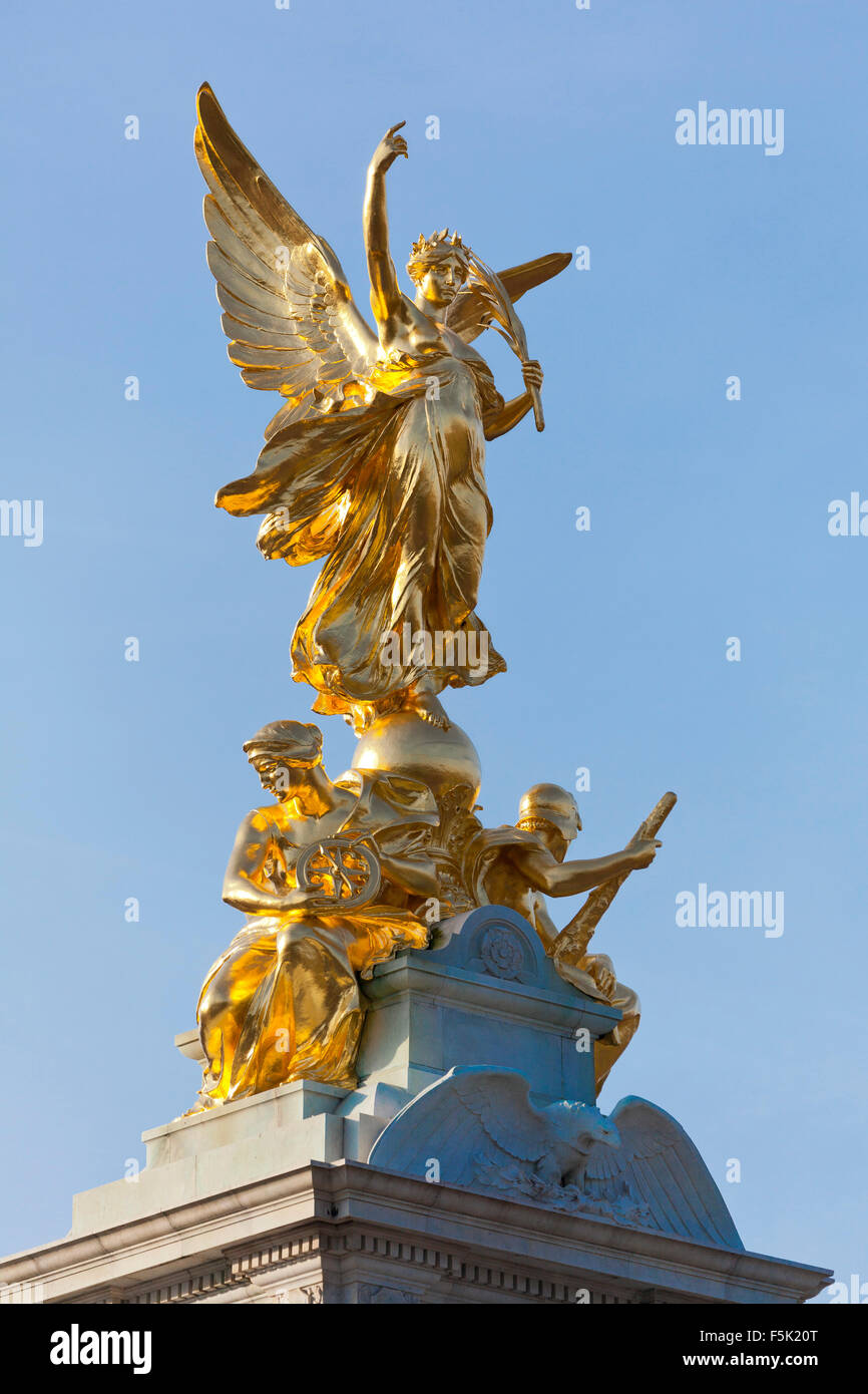 The statue of Winged Victory on the Victoria Memorial outside ...