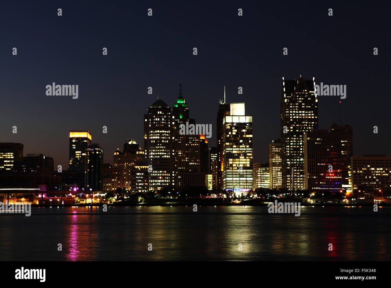 Detroit skyline hi-res stock photography and images - Alamy