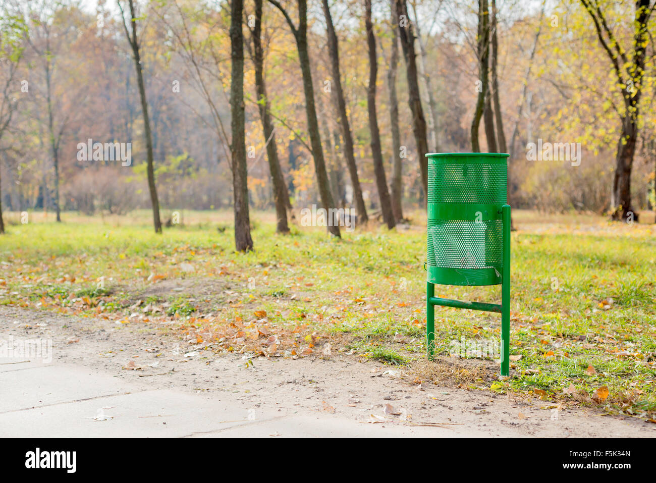 Trash garbage in park hi-res stock photography and images - Alamy