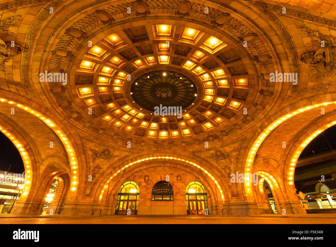 CARRIAGE TURNAROUND ROTUNDA UNION STATION BUILDING (©D H BURNHAM & CO ...