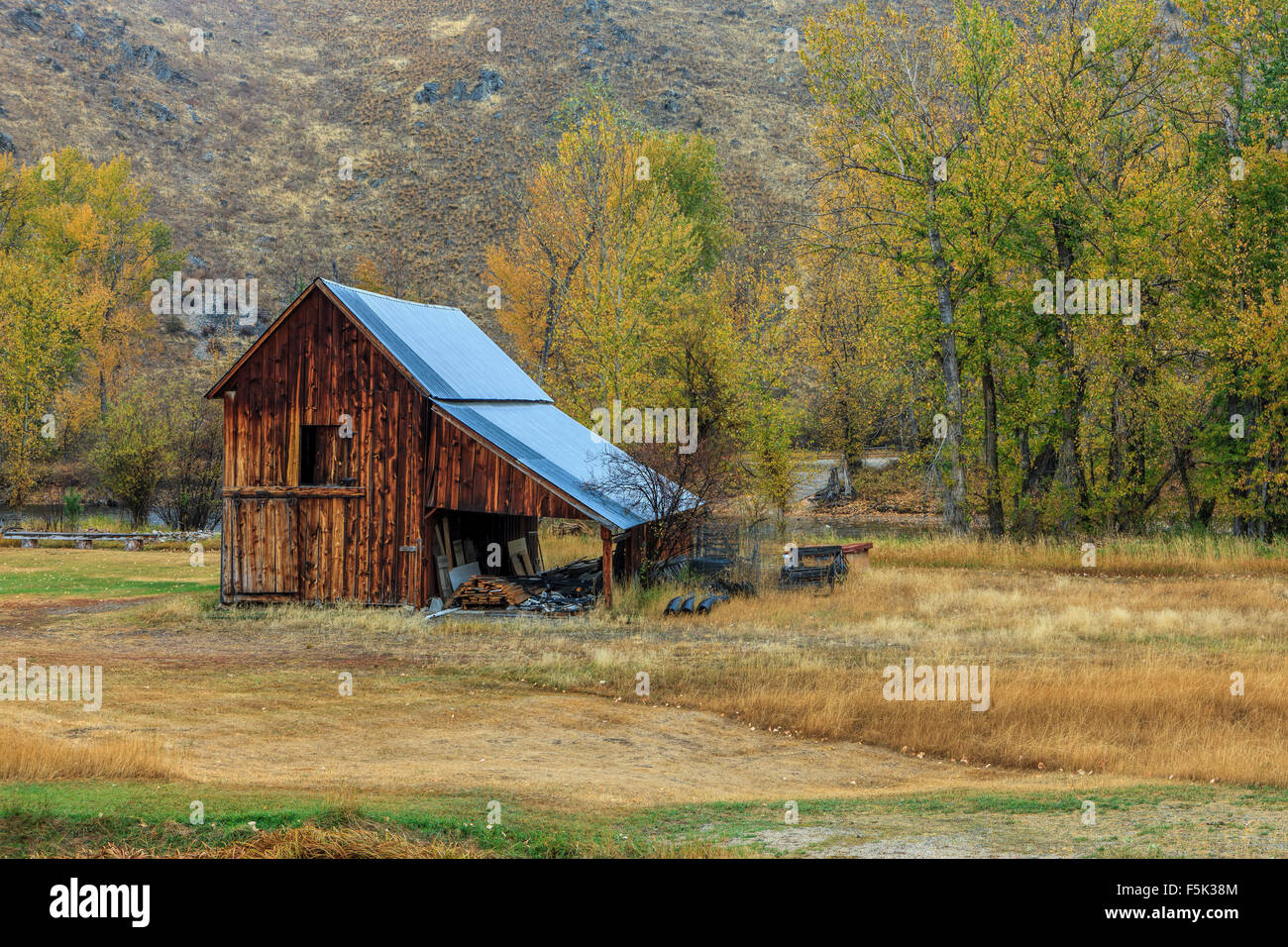 Barn nature hi-res stock photography and images - Alamy