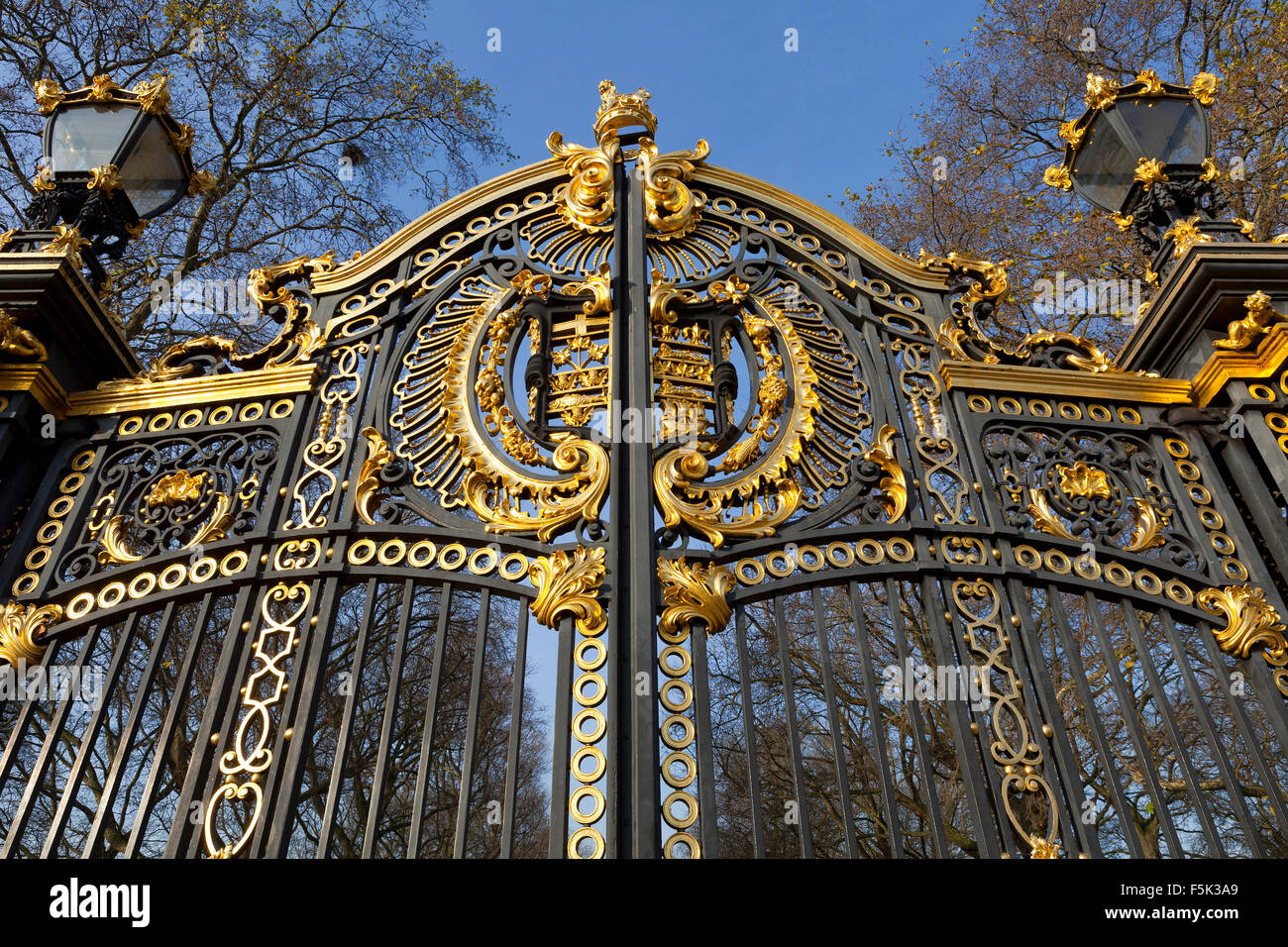 Canada Gate, Green Park, London Stock Photo - Alamy