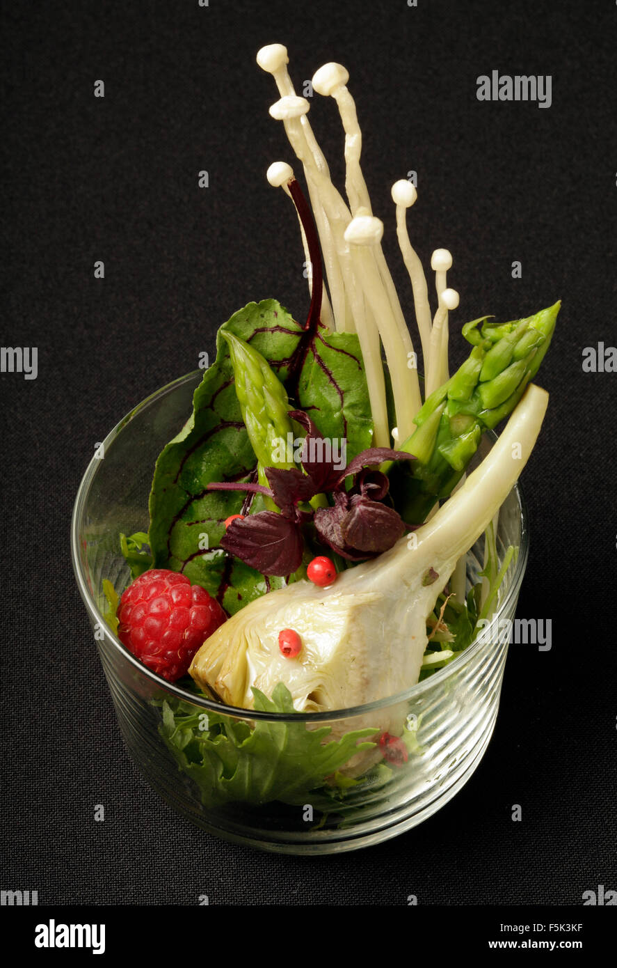 Salad presentation hi-res stock photography and images - Alamy