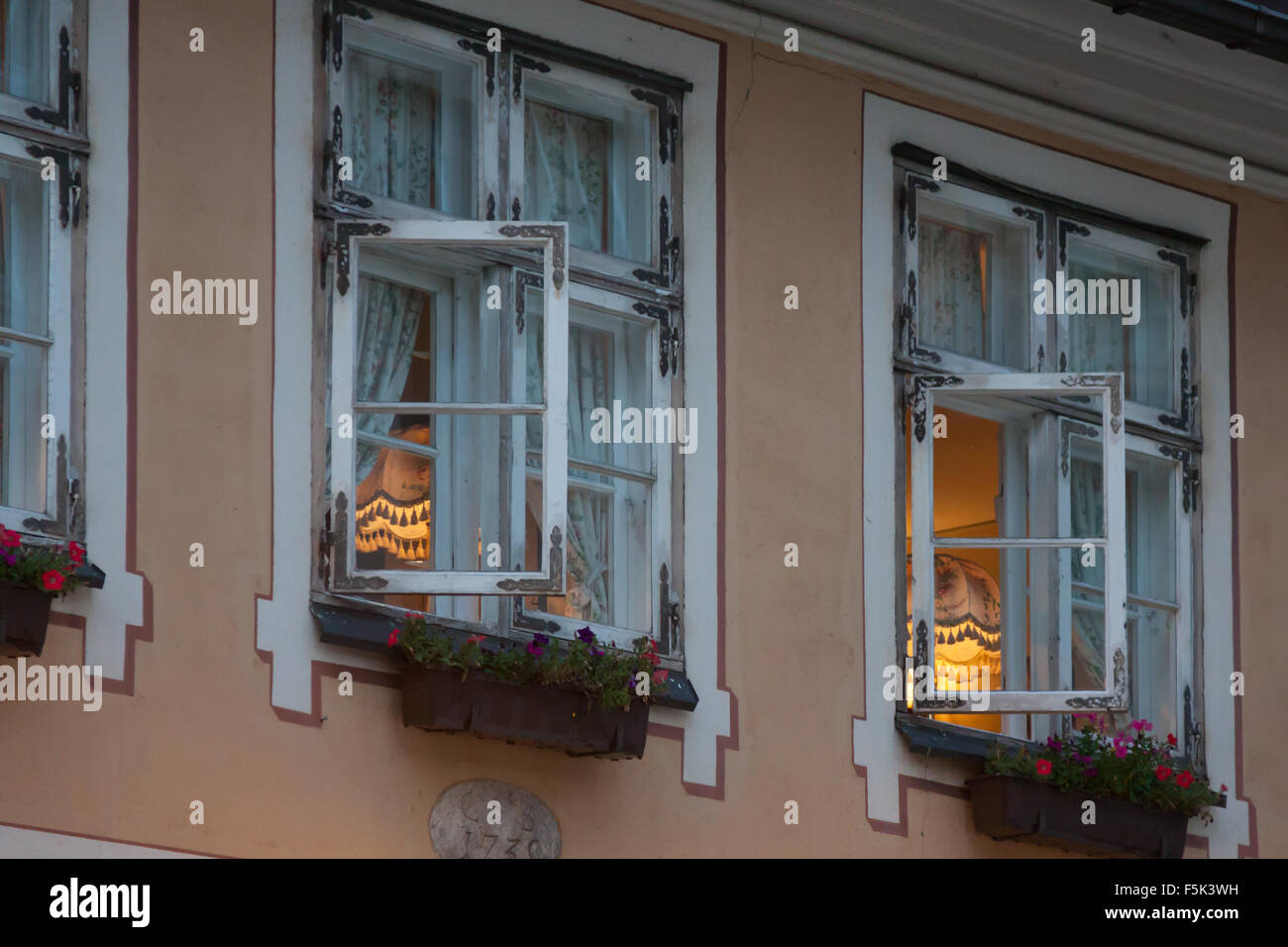 Decorative jugend style apartment building hi-res stock photography and ...