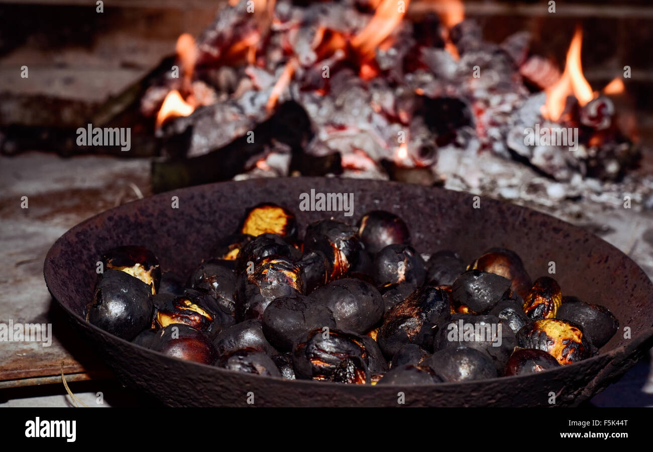 Log fire cooking hi-res stock photography and images - Alamy
