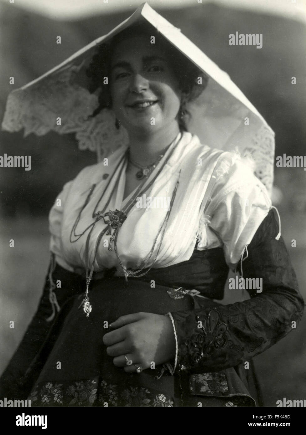 Woman wearing a traditional costume of Boiano , Campobasso, Italy Stock ...