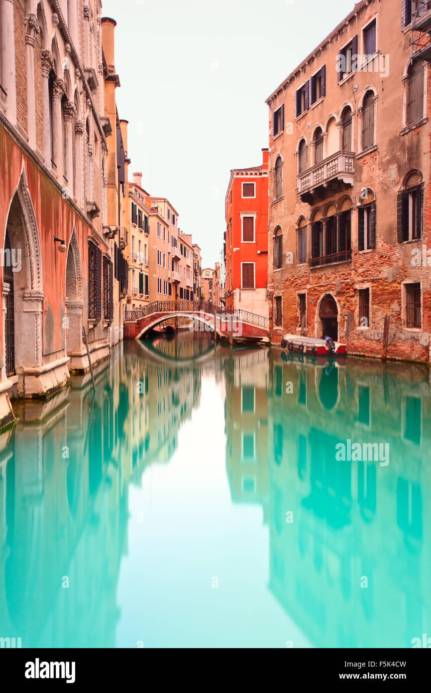 Bridge canal scenic architecture hi-res stock photography and images ...