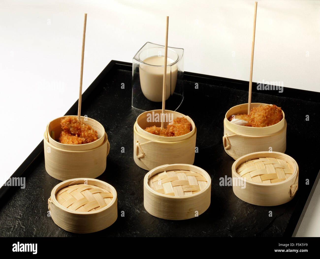 Food elegant presentation chicken hi-res stock photography and images ...