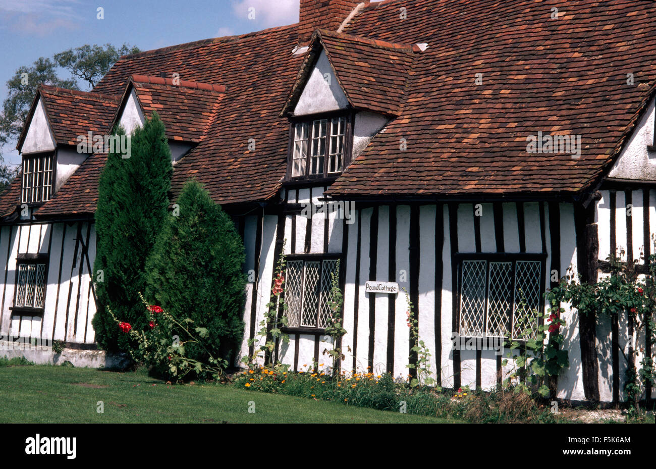 Lattice windows hi-res stock photography and images - Alamy