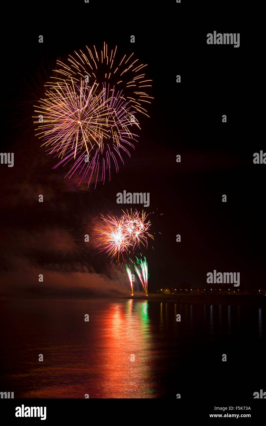 Musselburgh, East Lothian, Scotland, UK. 5th November 2015. Hundreds of ...