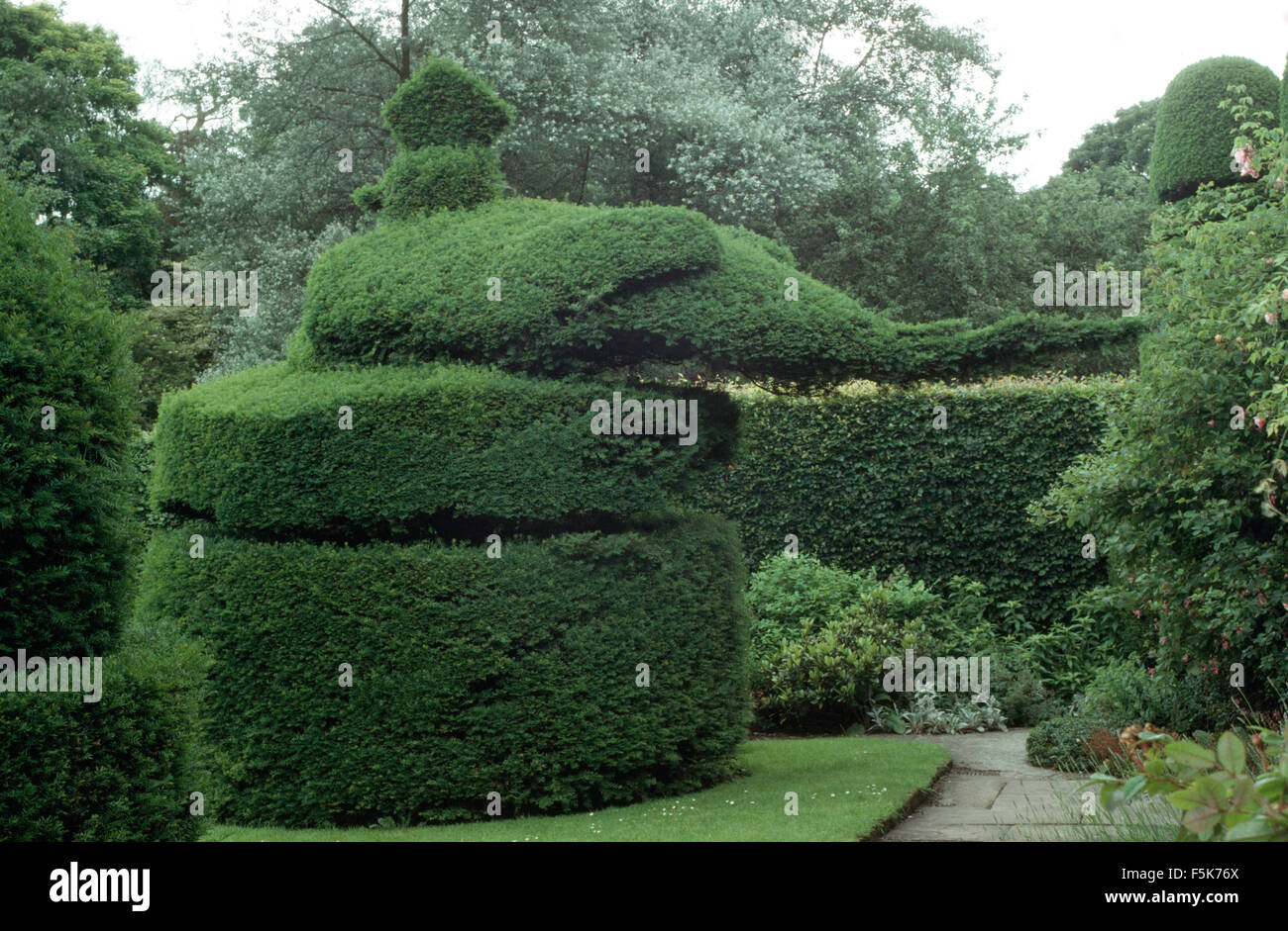 Large topiary hi-res stock photography and images - Alamy