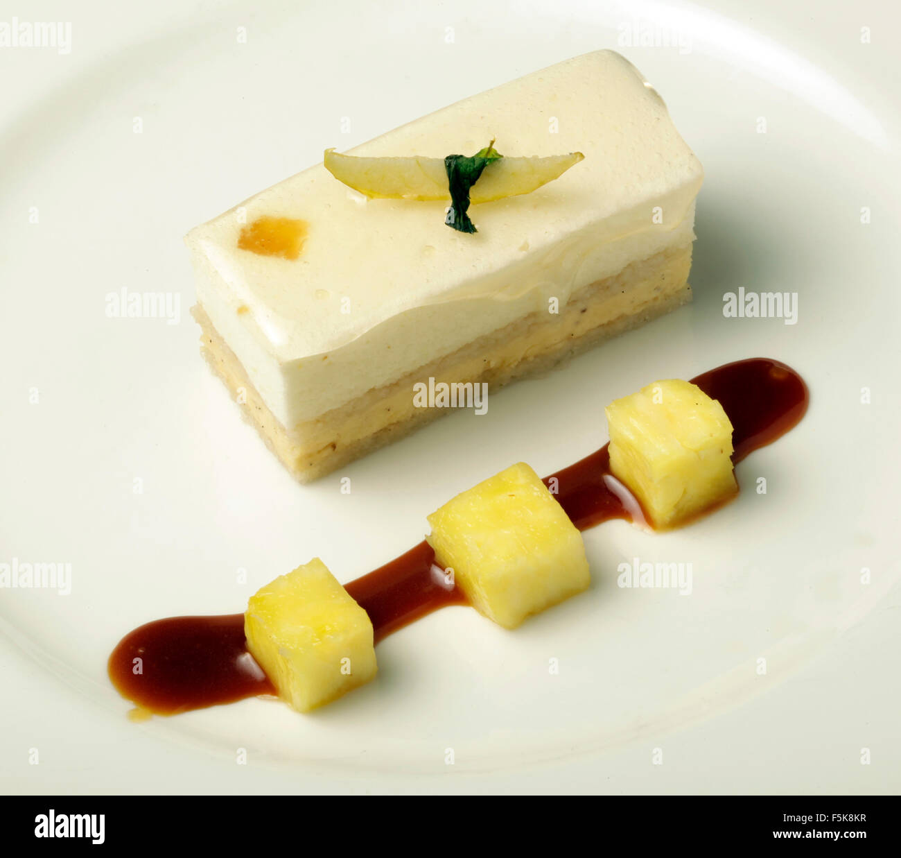 Cake presentation hi-res stock photography and images - Alamy