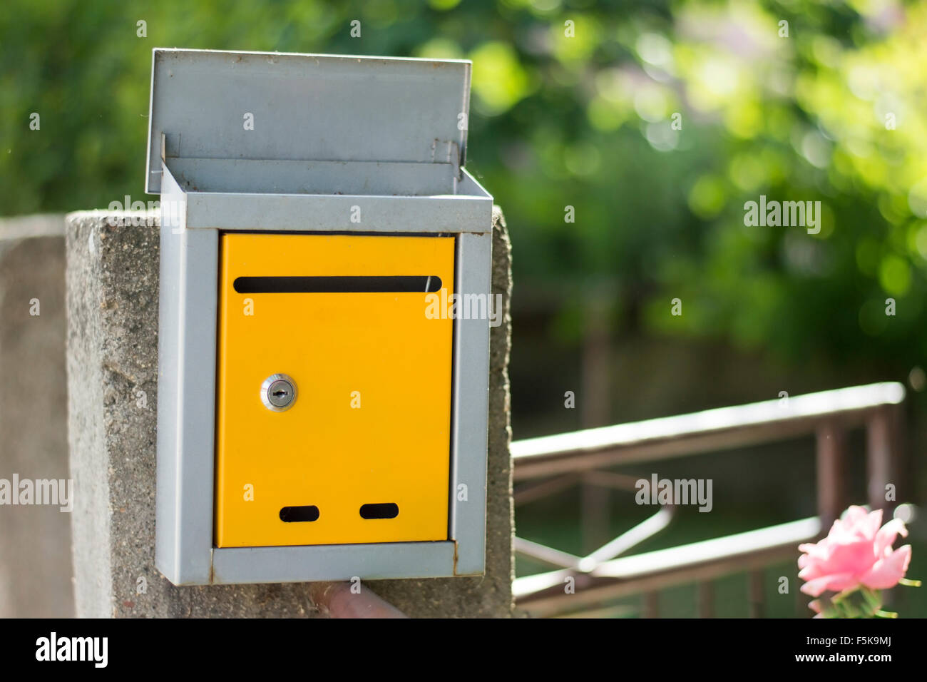 Metal mailboxes hi-res stock photography and images - Alamy