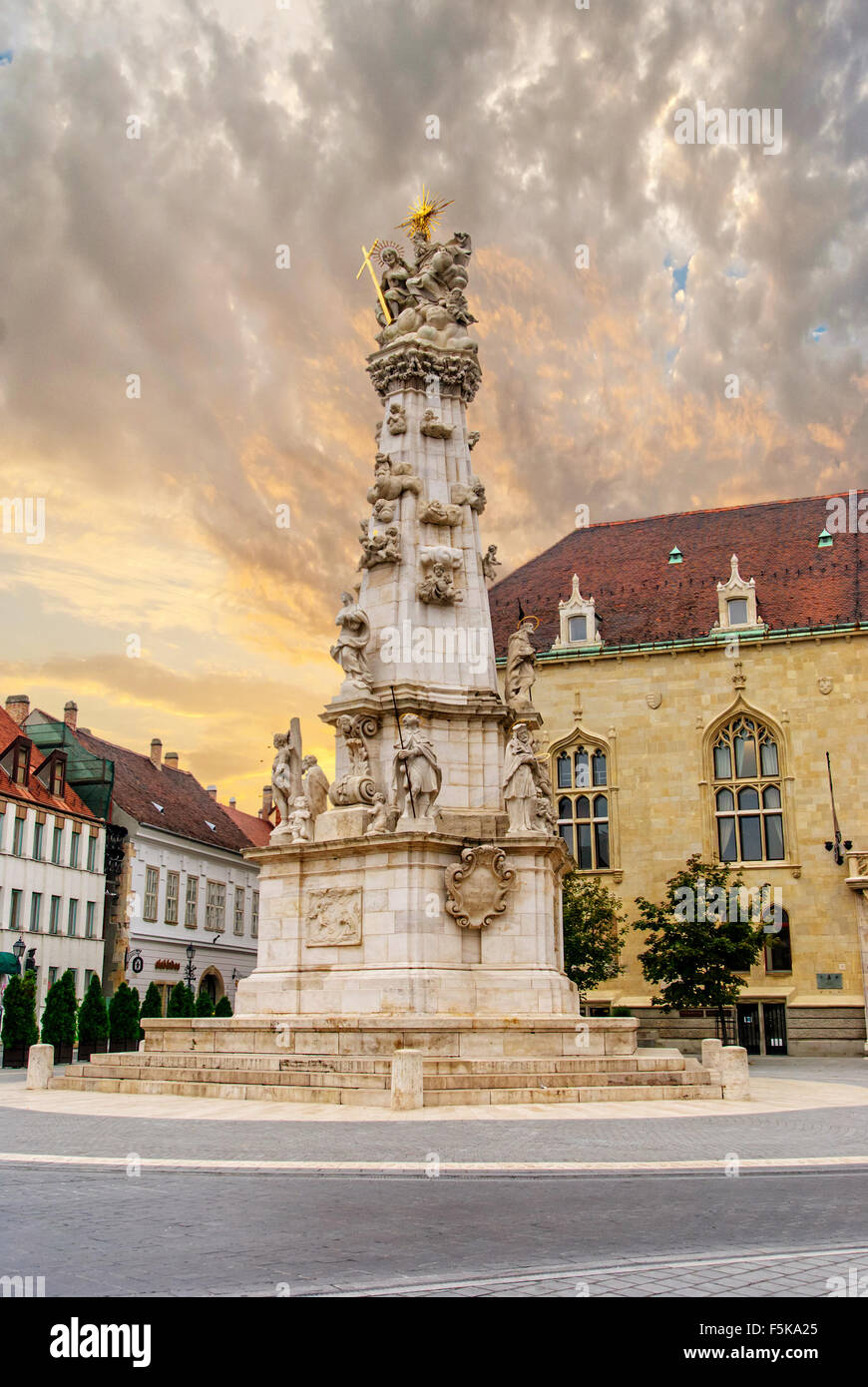 Statue of holy trinity hi-res stock photography and images - Alamy