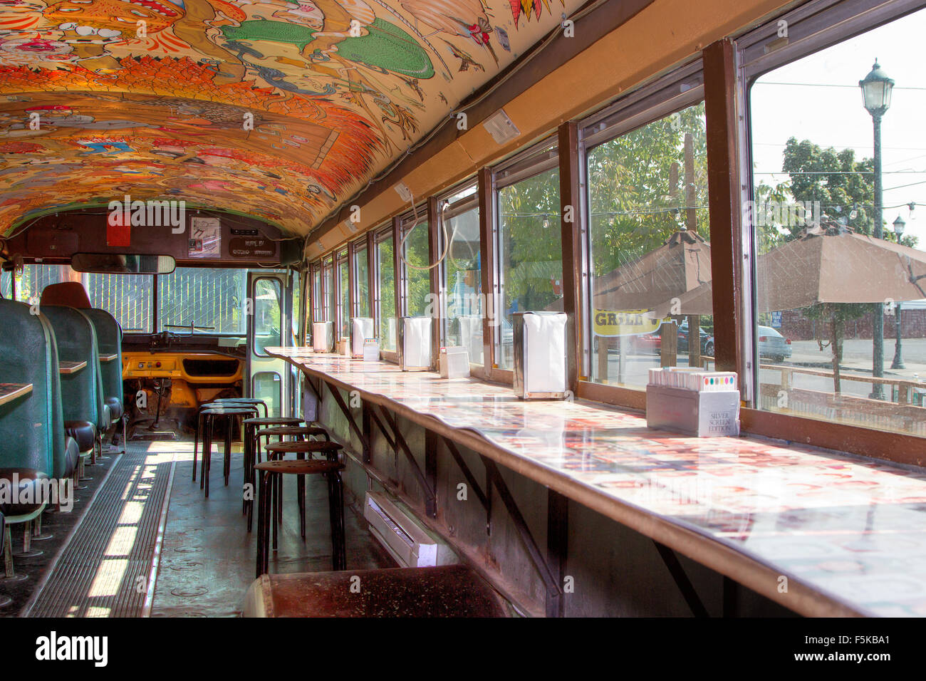 An old school bus converted into a diner Stock Photo: 89551113 - Alamy