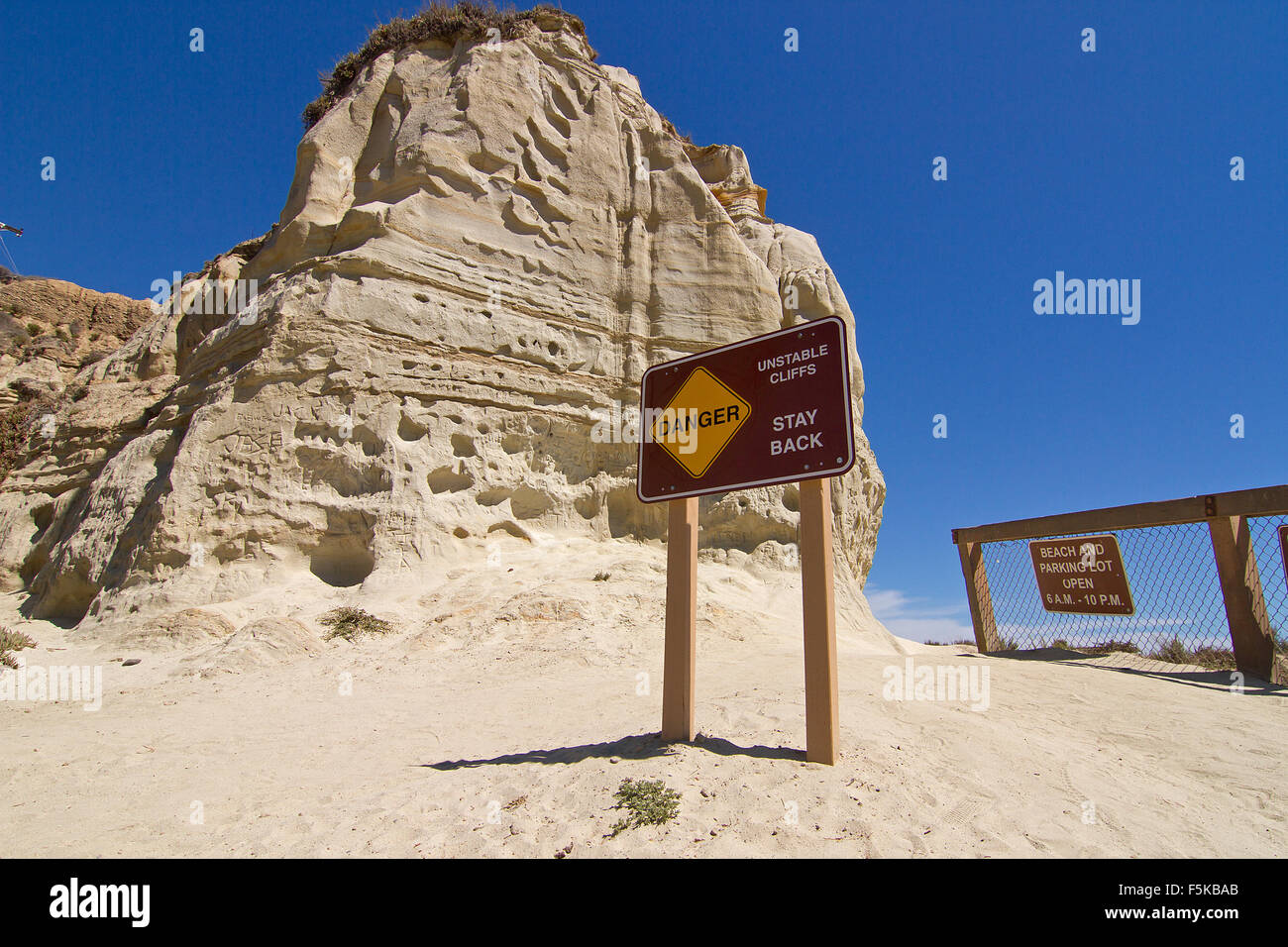 Sandstone cliffs at Califa State Beach in San Clemente, California ...