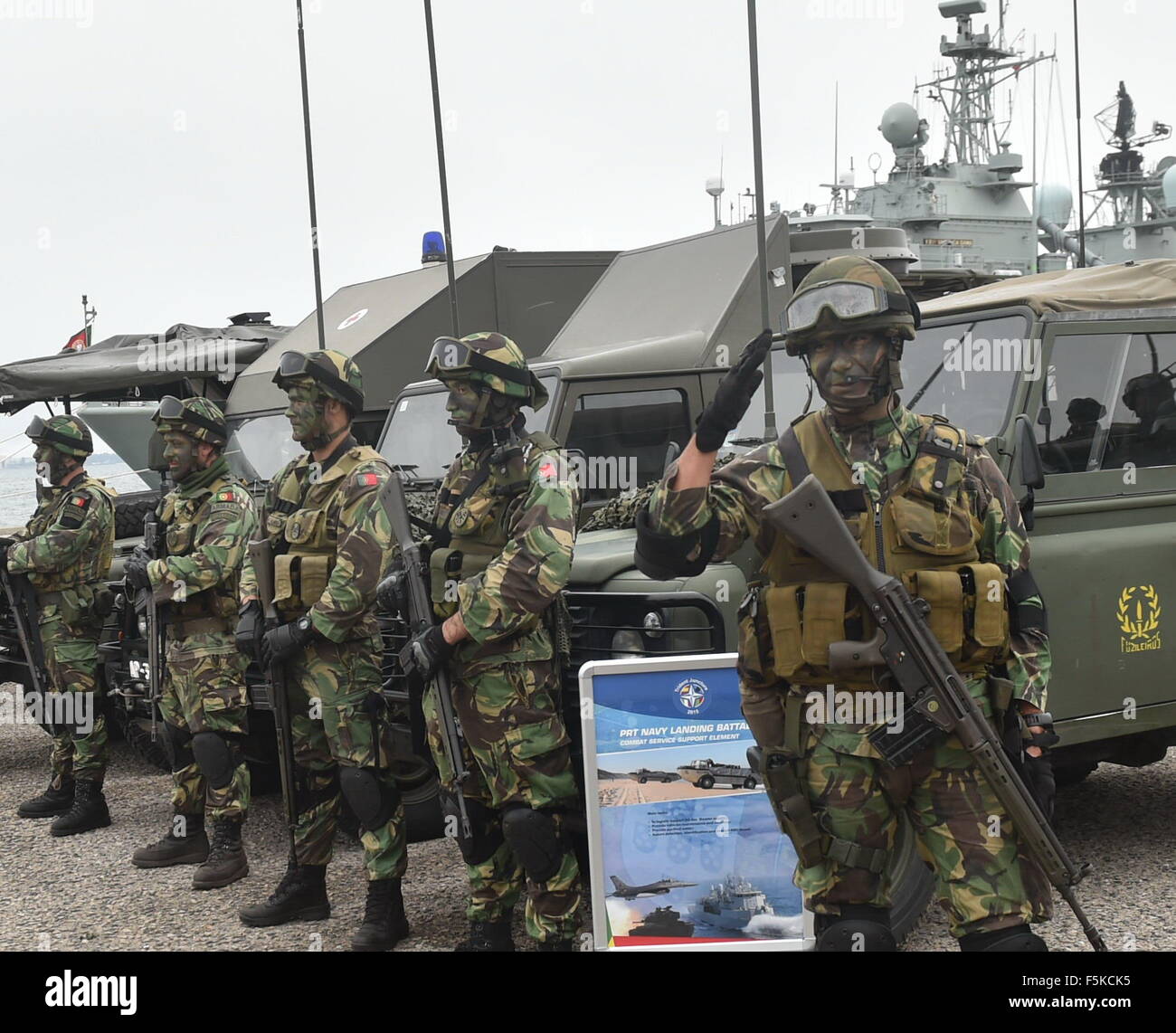 Lisbon, Portugal. 5th Nov, 2015. Portuguese special force soldiers take ...