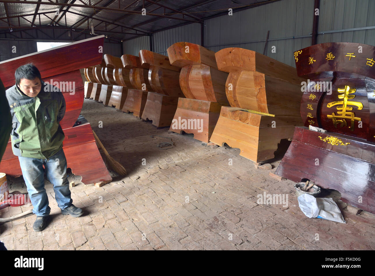 Coffin maker hi-res stock photography and images - Alamy