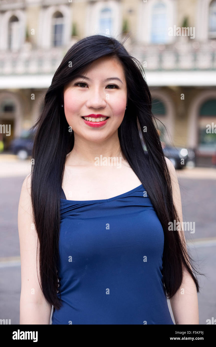 Japanese girl smiling headshot hi-res stock photography and images - Alamy