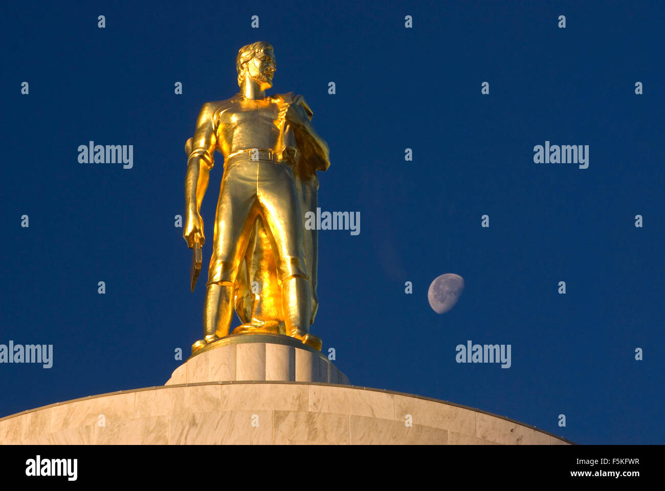 Capitol dome with Oregon Pioneer, Oregon State Capitol, Salem, Oregon ...