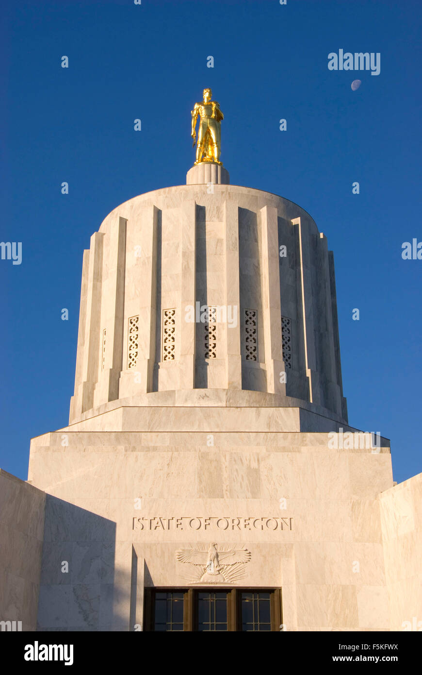 Capitol dome with Oregon Pioneer, Oregon State Capitol, Salem, Oregon ...