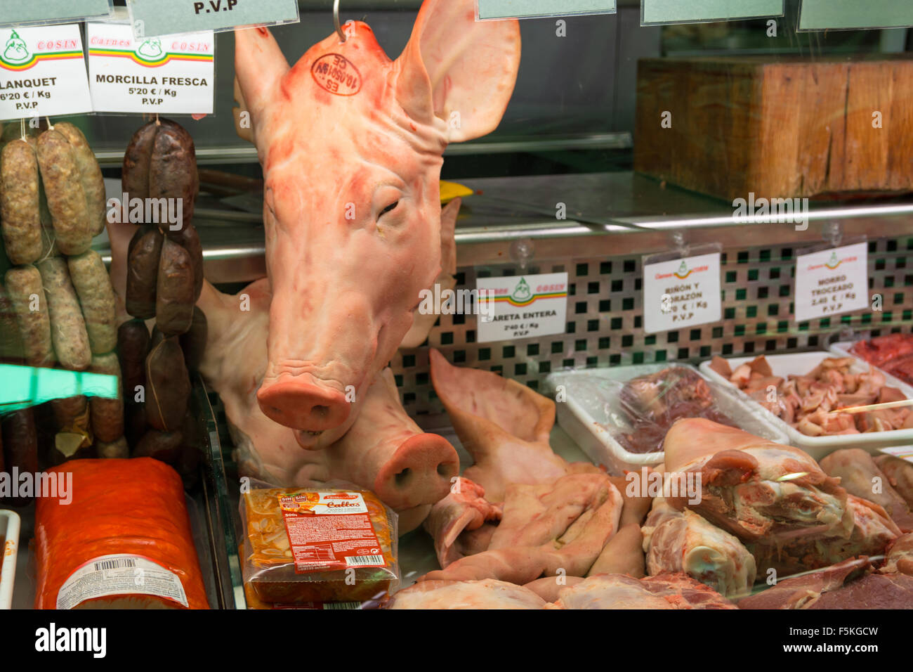 Pig head in meat market hi-res stock photography and images - Alamy