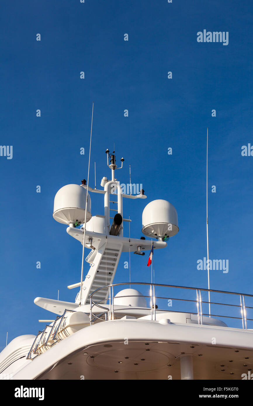 Yacht radar hi-res stock photography and images - Alamy