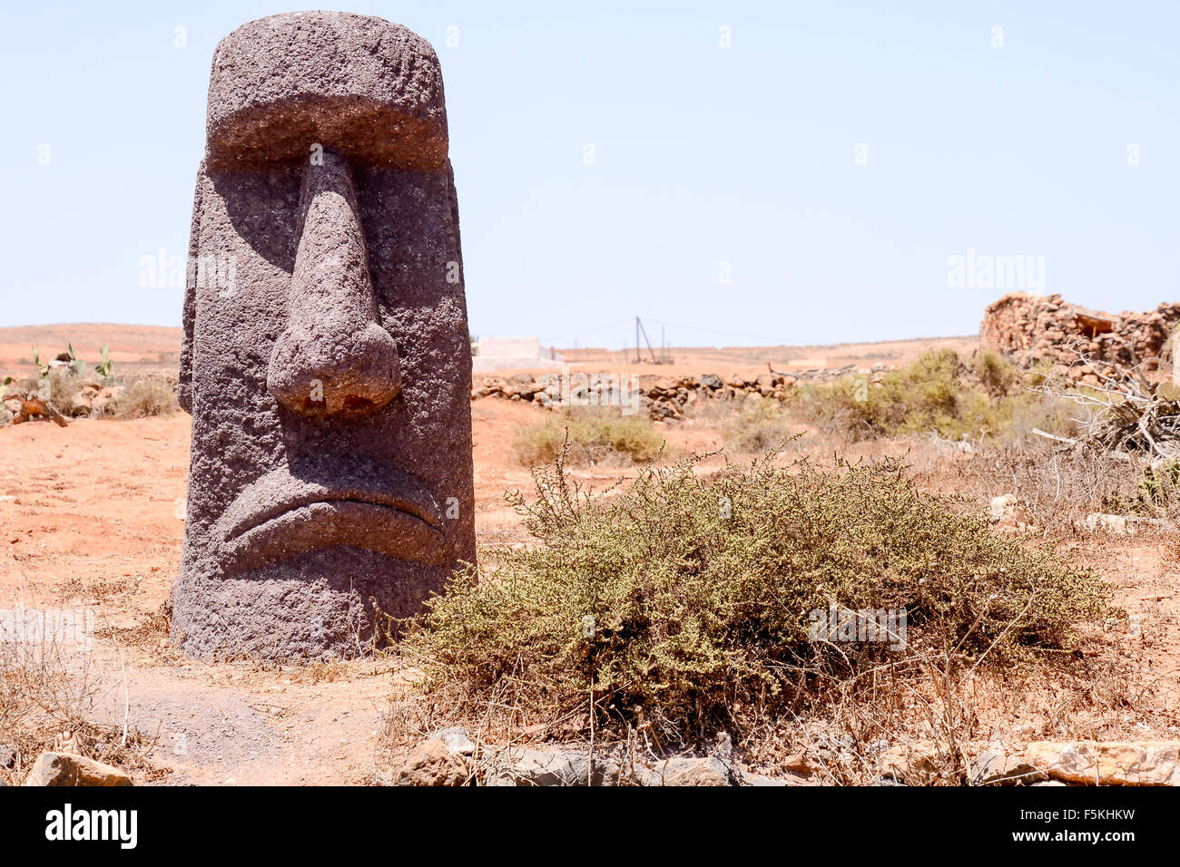 Photo Picture of a Classic Style Moai Mask Stock Photo - Alamy