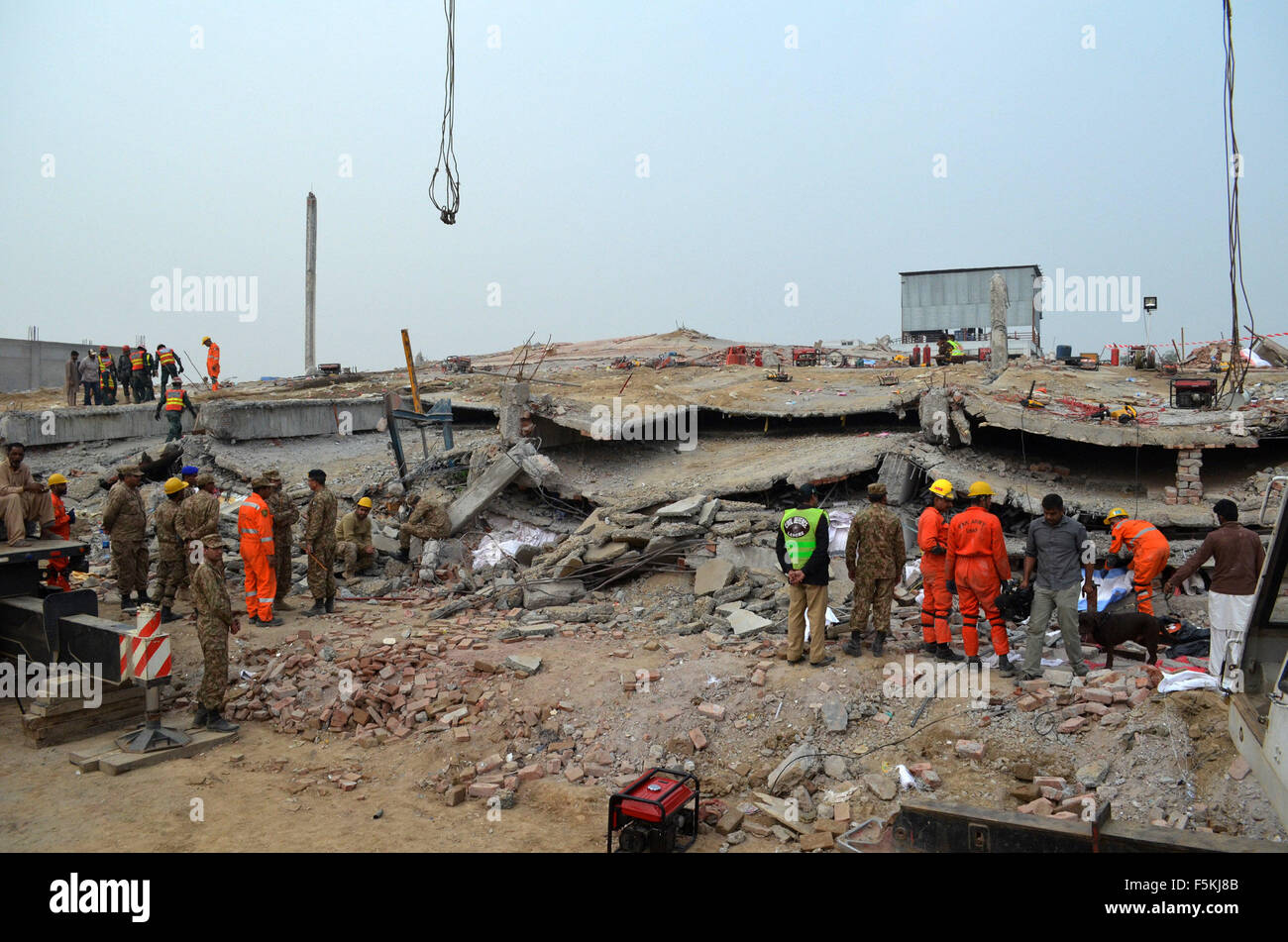 Lahore. 5th Nov, 2015. Rescuers search for victims in the rubble of a ...