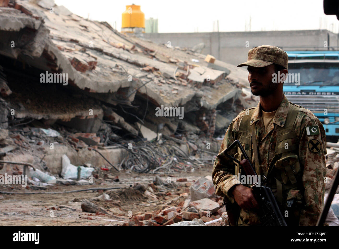 Lahore. 5th Nov, 2015. A Pakistani soldier stands guard at the site of ...