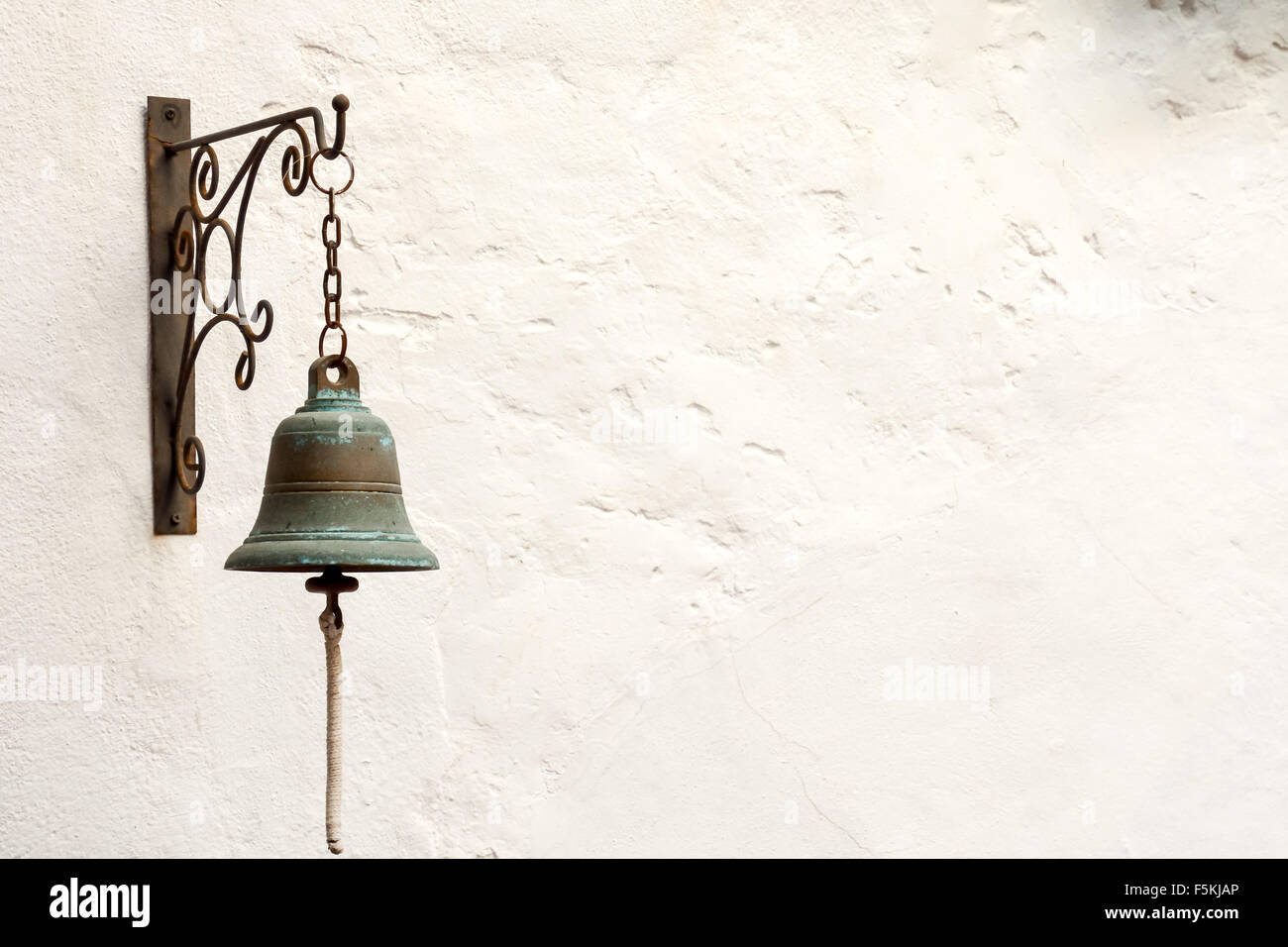 Photo Picture of the Classic Metal Door Bell Stock Photo - Alamy