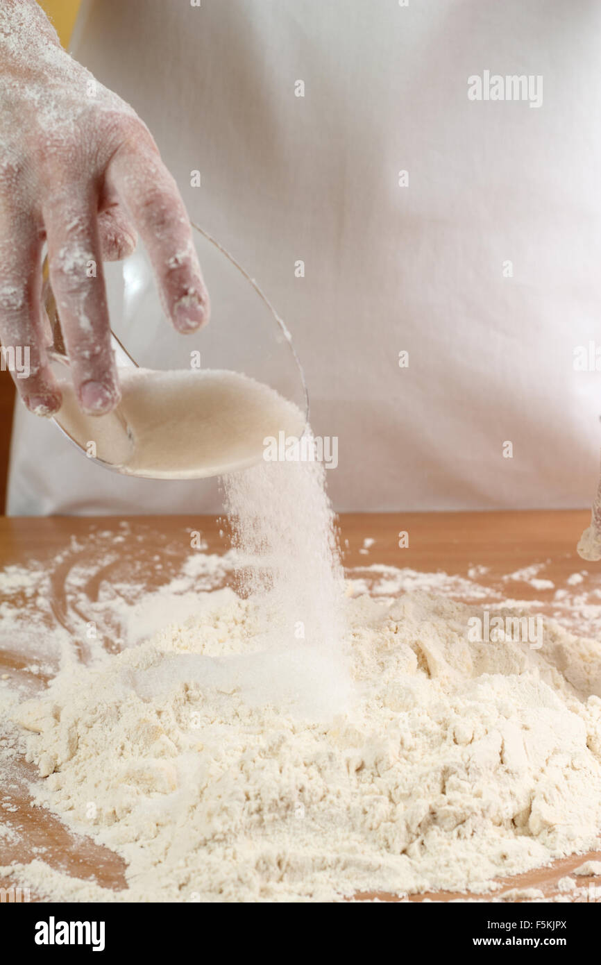 Sugar pouring into a pile hi-res stock photography and images - Alamy
