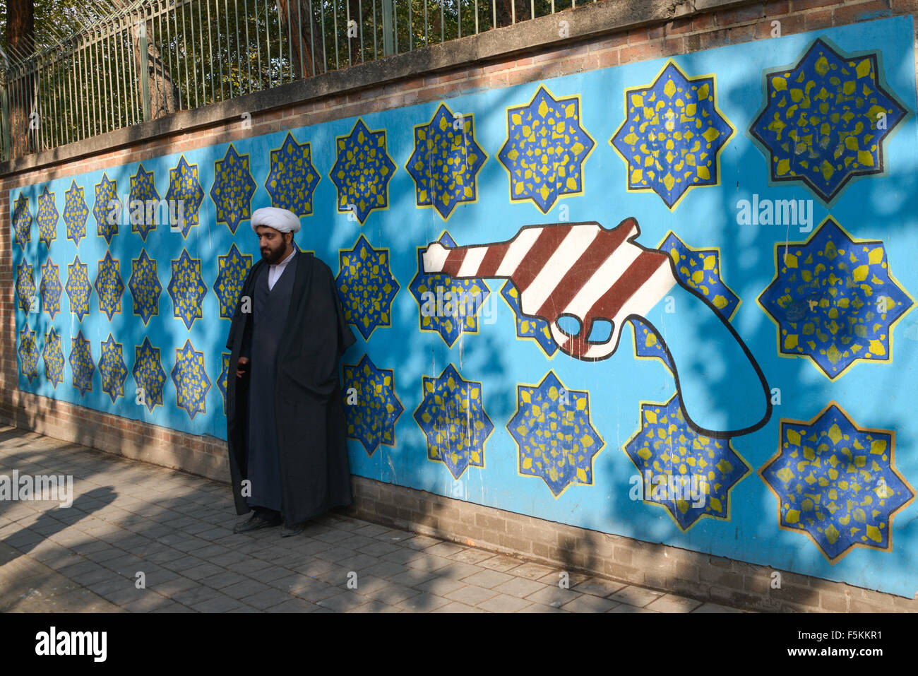 Tehran, Iran. 4th November, 2015.Anti American Mural on the Wall of the ...