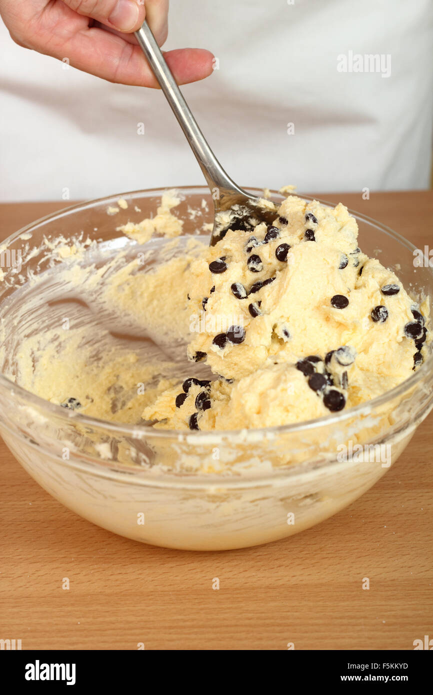 Mixing chocolate chip cookies hi-res stock photography and images - Alamy