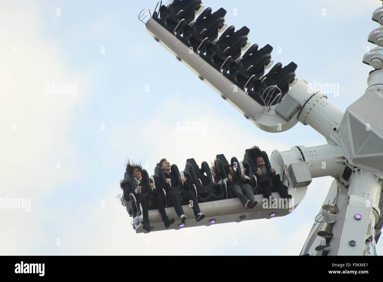 Scary ride theme park hi-res stock photography and images - Alamy