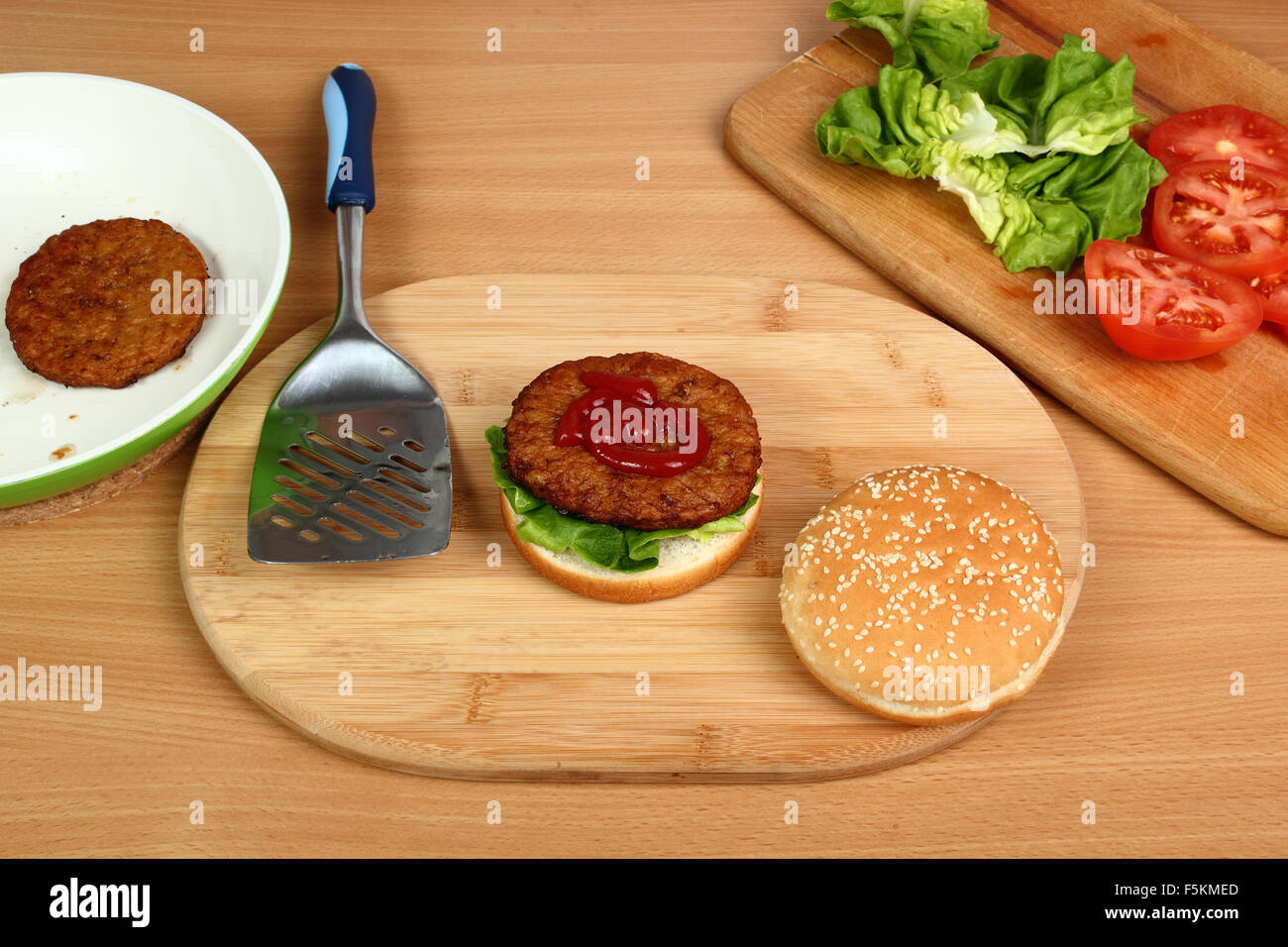 Spread Ketchup on Patty. Making Hamburger. Series. 9/15 Stock Photo - Alamy