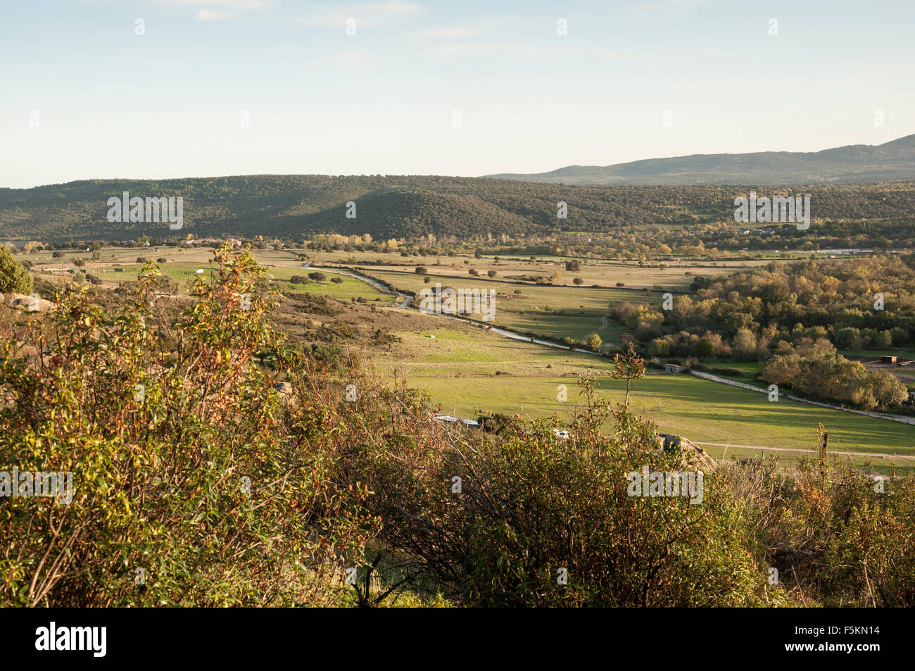 Mountain valley farmlands country road hi-res stock photography and ...